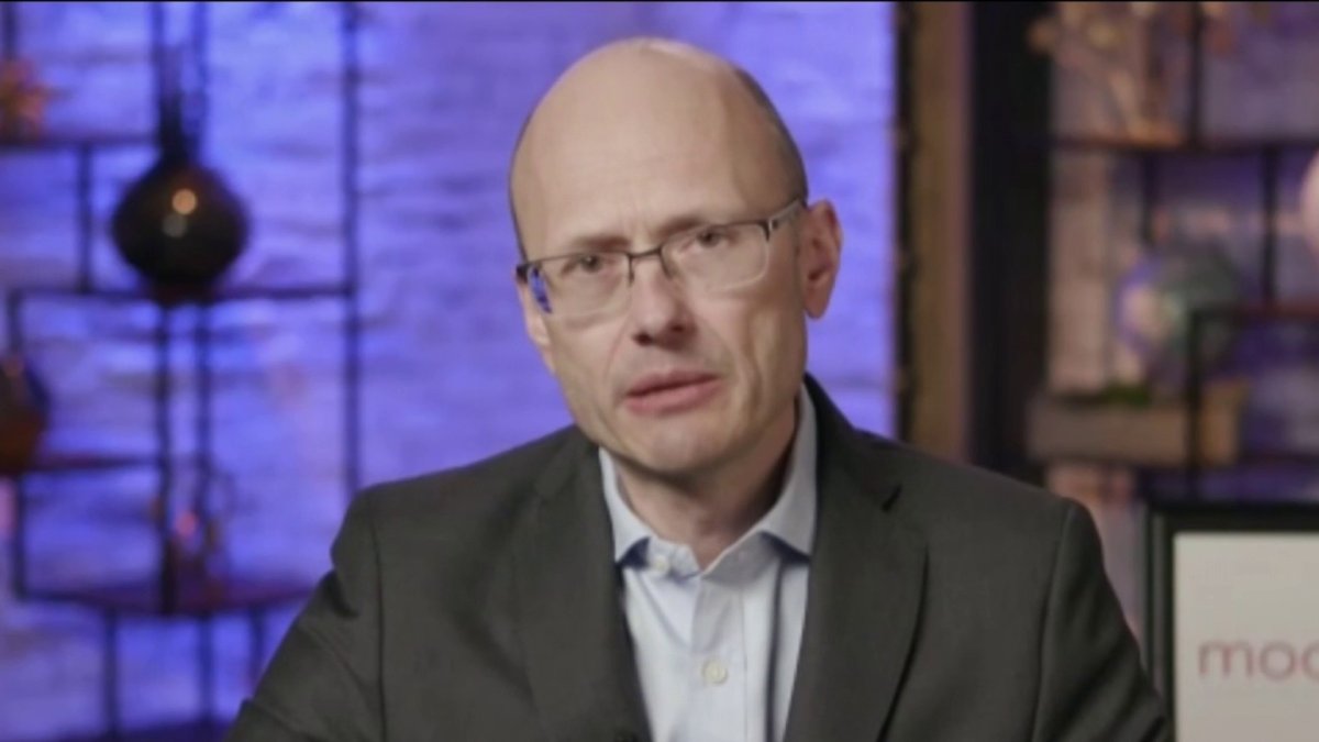 1-On-1 Interview With Moderna CEO on Omicron-Targeting Vaccine Trial ...