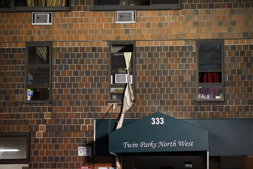 331 181st St Bronx Fire Spread Due to Open Door: 17 Dead, Including ...