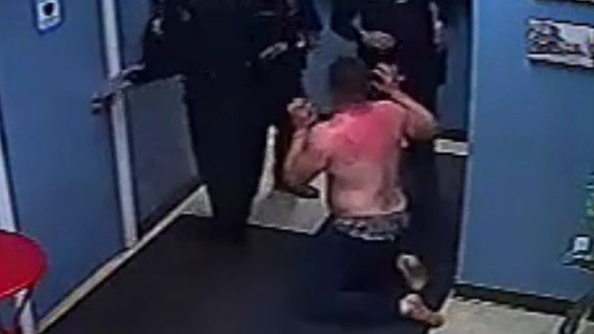Video Shows NY Man on Fire After Officer Uses Stun Gun on Him at Police ...