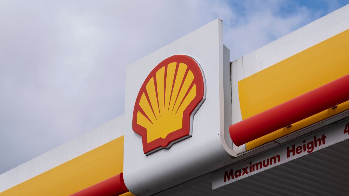 Shell Says It Will Stop Buying Russian Oil, Natural Gas After Criticism ...