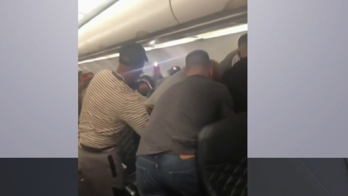 Unruly Passenger Restrained on Florida-Bound Flight From NYC – NBC New York