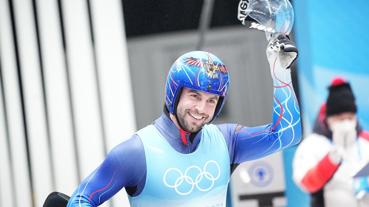 Watch: Sweet Moment Between Olympic Luger Chris Mazdzer and Family ...