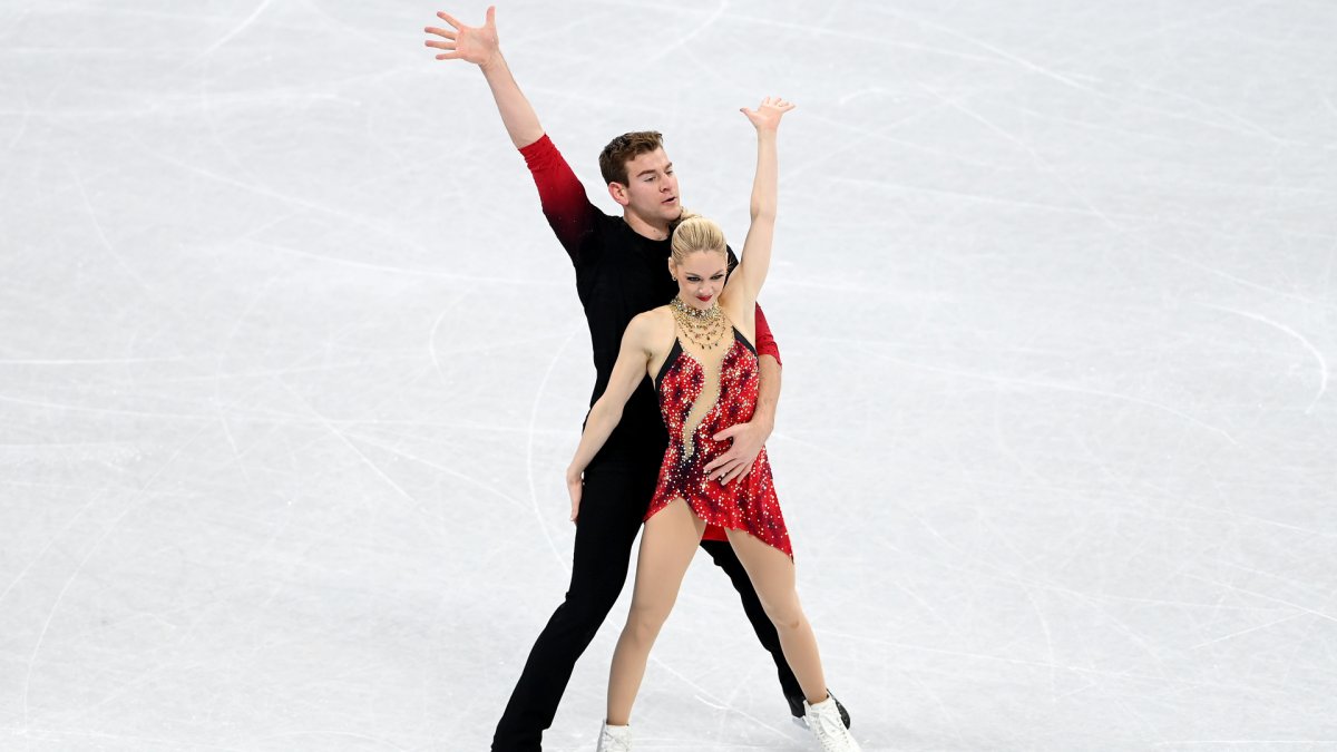 Brandon Frazier, Alexa Knierim Place Third in Pairs Short Program For ...
