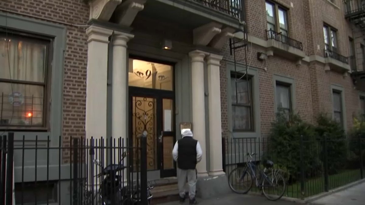 Brooklyn Robbery: Pregnant Woman Robbed by Fake UPS Workers – NBC New York