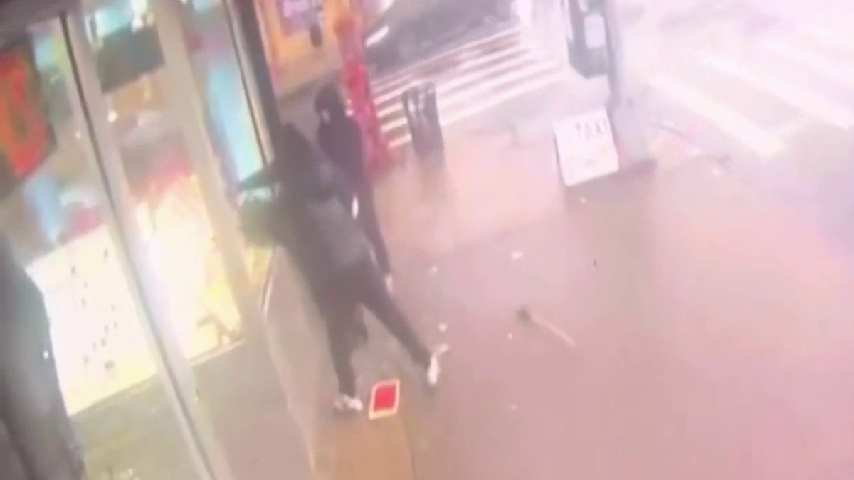 Crime Stoppers: Another NYC Jewelry Store Targeted By Thieves, This ...