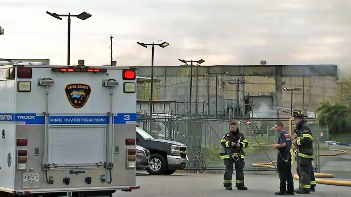 Fire in Elizabeth: Waste Management Fire Near Newark Airport Kills 1 ...