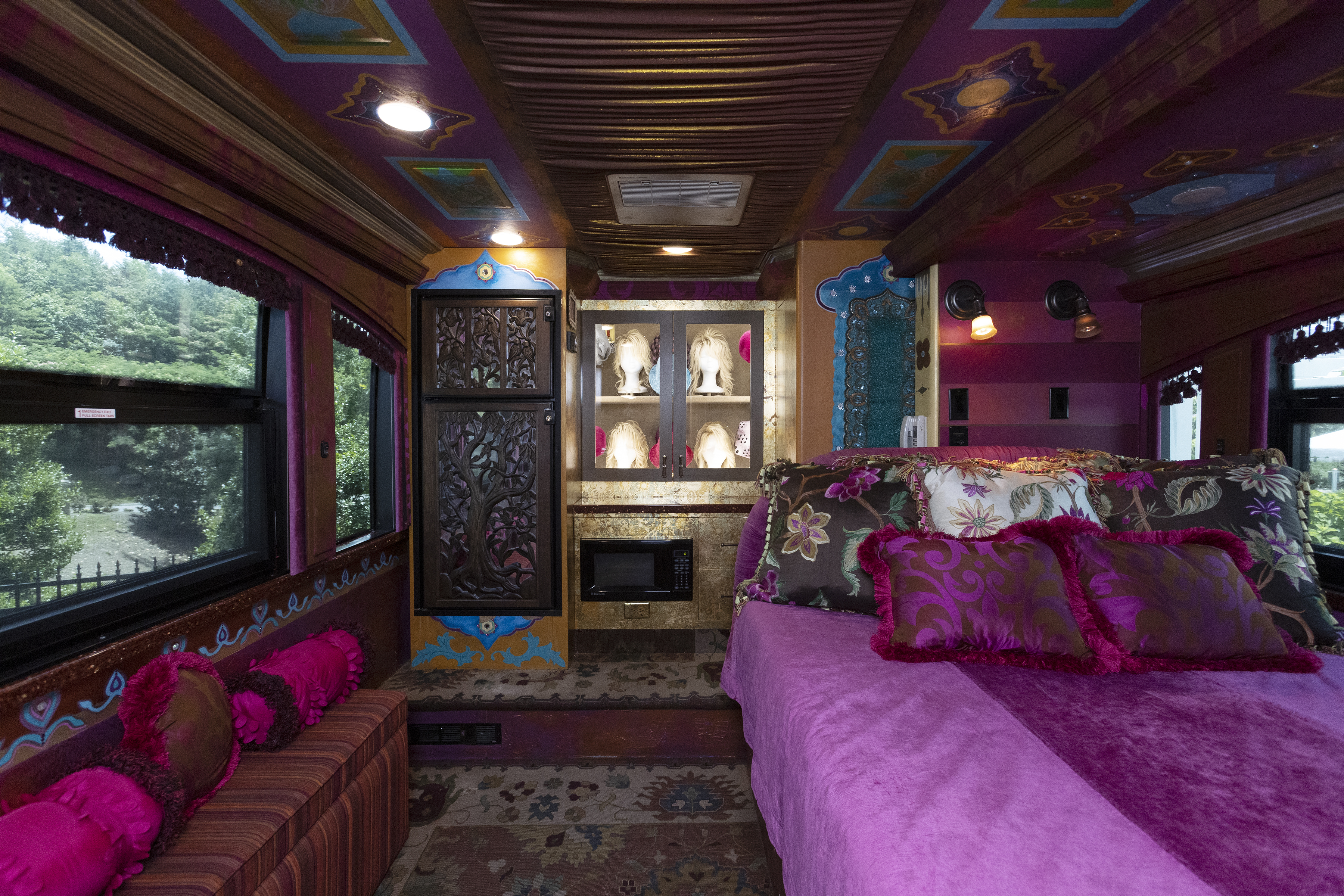 See Inside Dolly Parton’s Tour Bus Available for Overnight Bookings ...