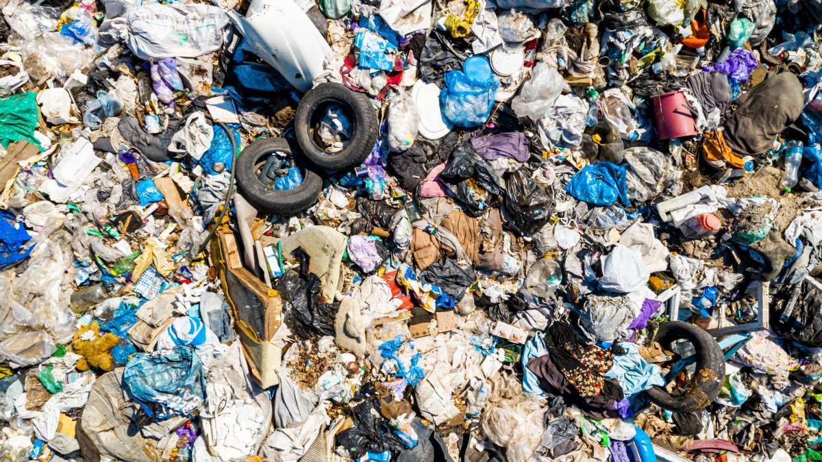 Food waste is US landfills produces methane emissions that hasten ...