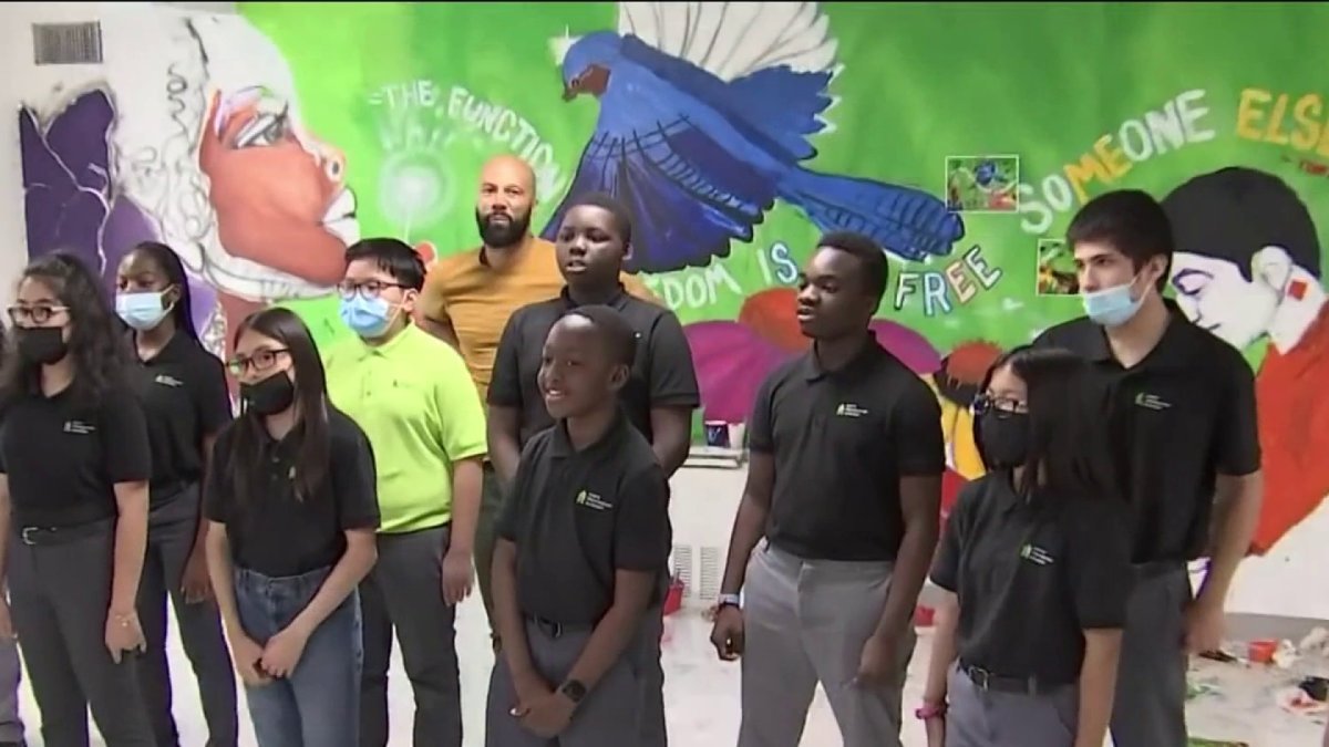 Rapper Common Marks Juneteenth at Queens Middle School – NBC New York