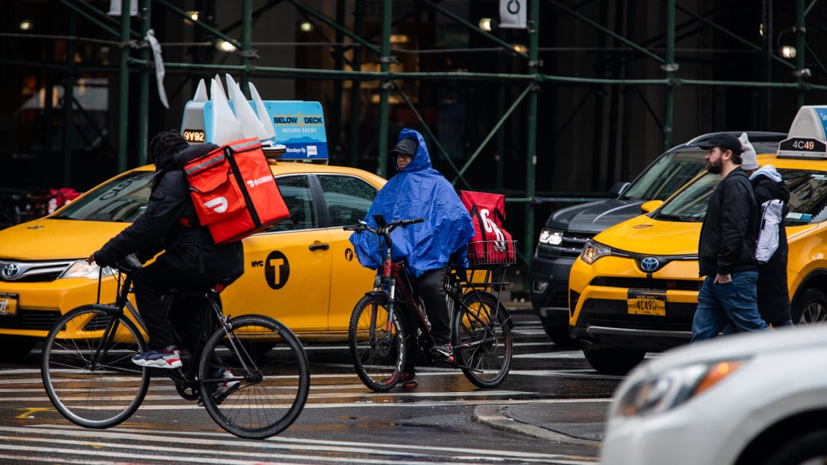 NYC Plans Recharging Stations for Food Delivery Workers – NBC New York
