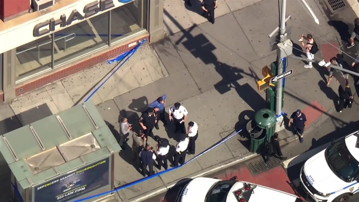 Security Guard Stabbed in Neck Inside Chase Bank in Manhattan: Cops ...