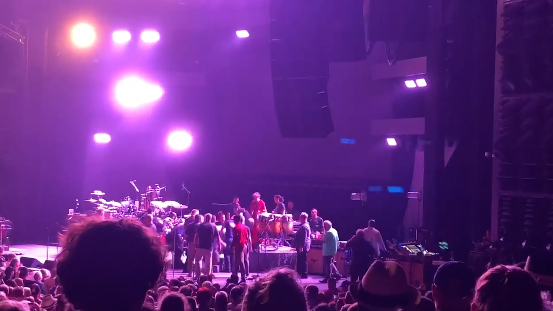 Carlos Santana Collapses on Stage – NBC New York