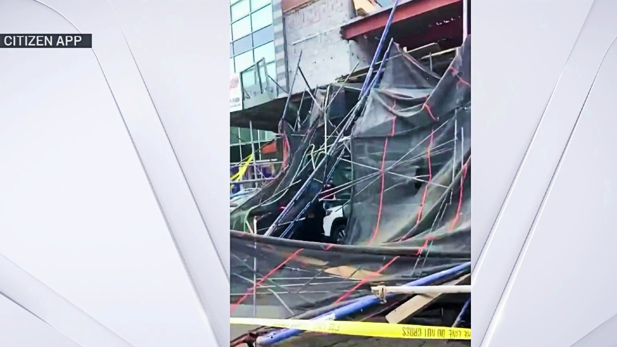 Queens News: Scaffolding Collapse Buries Roosevelt Avenue Cars – NBC ...