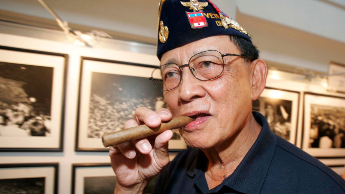 ‘Hero’ Ex-Philippine President Who Helped Oust Dictator Dies at Age 94 ...