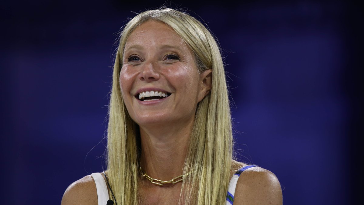 Gwyneth Paltrow Says Daughter Apple Martin Leaving for College ‘Feels ...