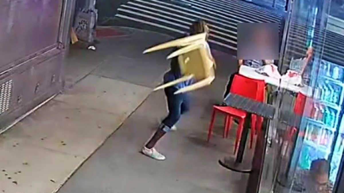 Manhattan Chair Attack Takes Out Pizza Customer – NBC New York