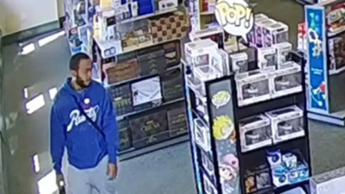 Barnes & Noble Thief Runs Down Woman in Union Square Escape – NBC New York