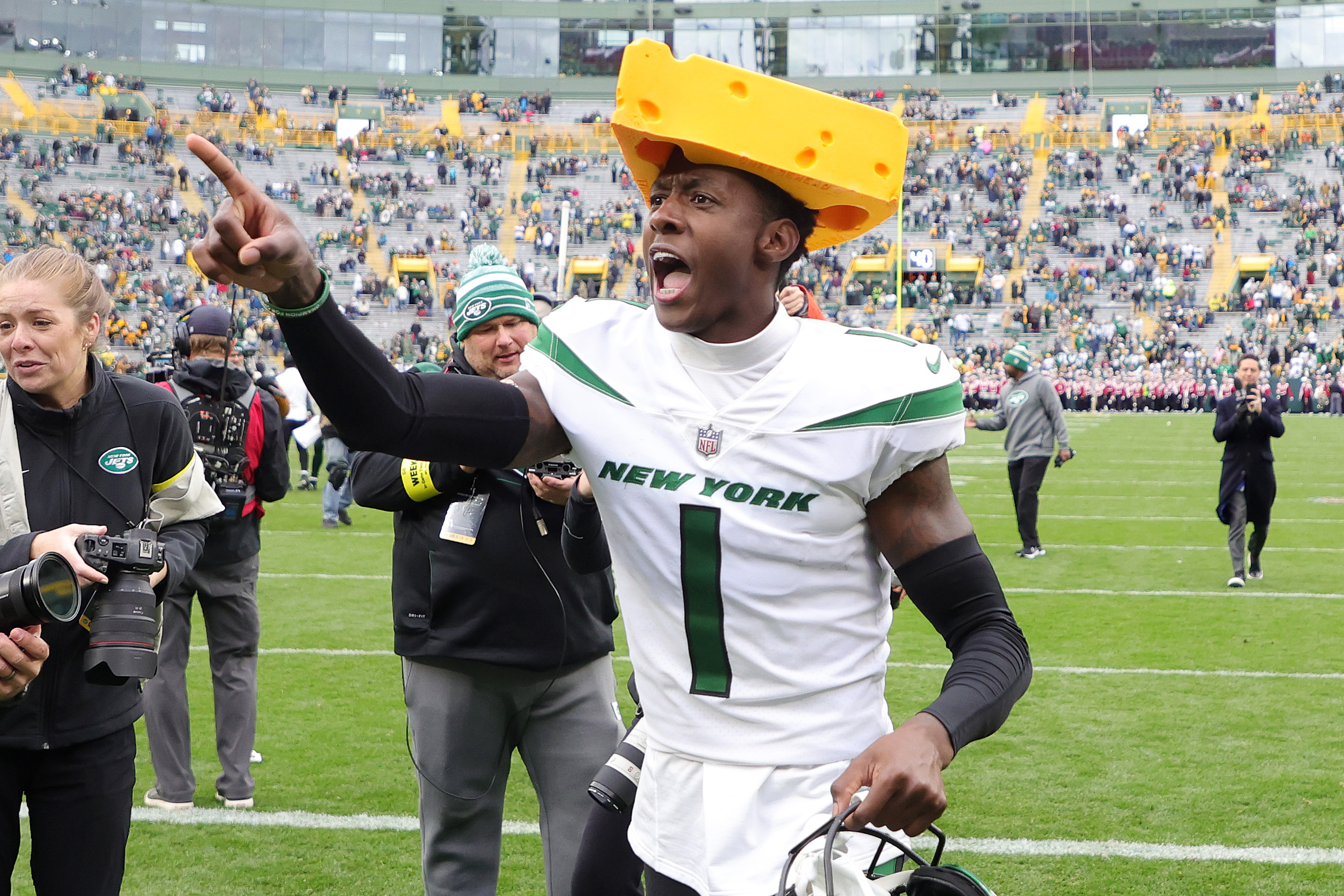 Jets’ Sauce Gardner Rocks ‘Cheesehead’ After Blowout Win Over Packers – NBC New York