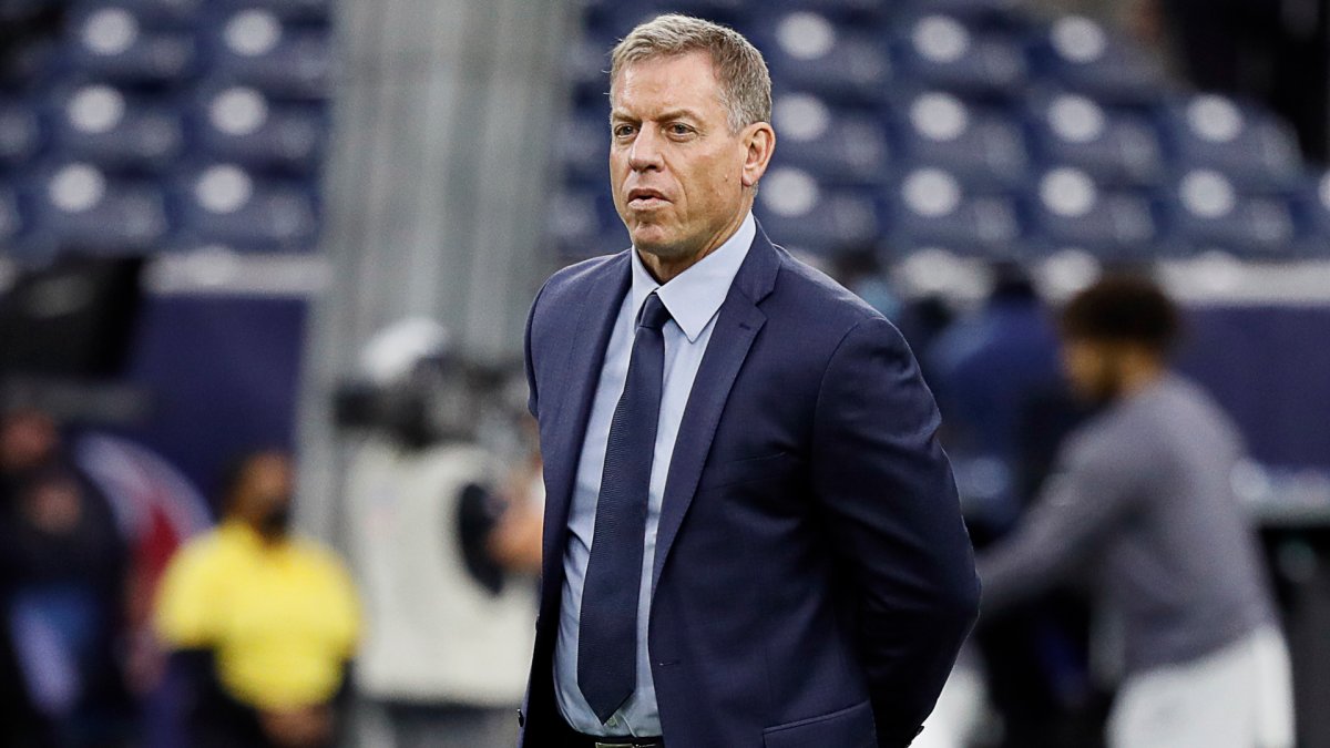 Troy Aikman Regrets ‘Take the Dresses Off’ Comment on Monday Night ...