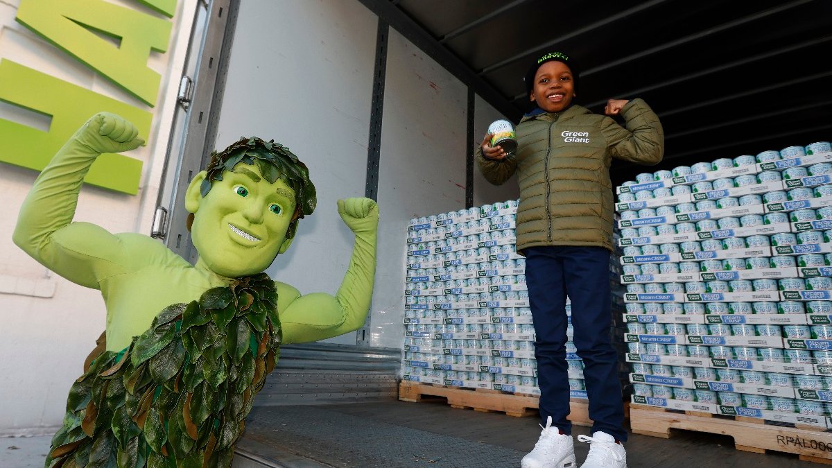 Corn Kid Tariq Helps Donate Thousands of Cans of Vegetables Before ...