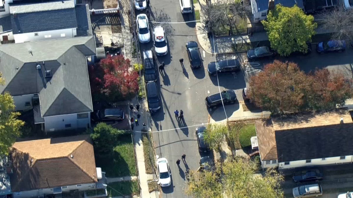 Chopper 4 Shows Cops Flood NYC Triple Stabbing Scene – NBC New York