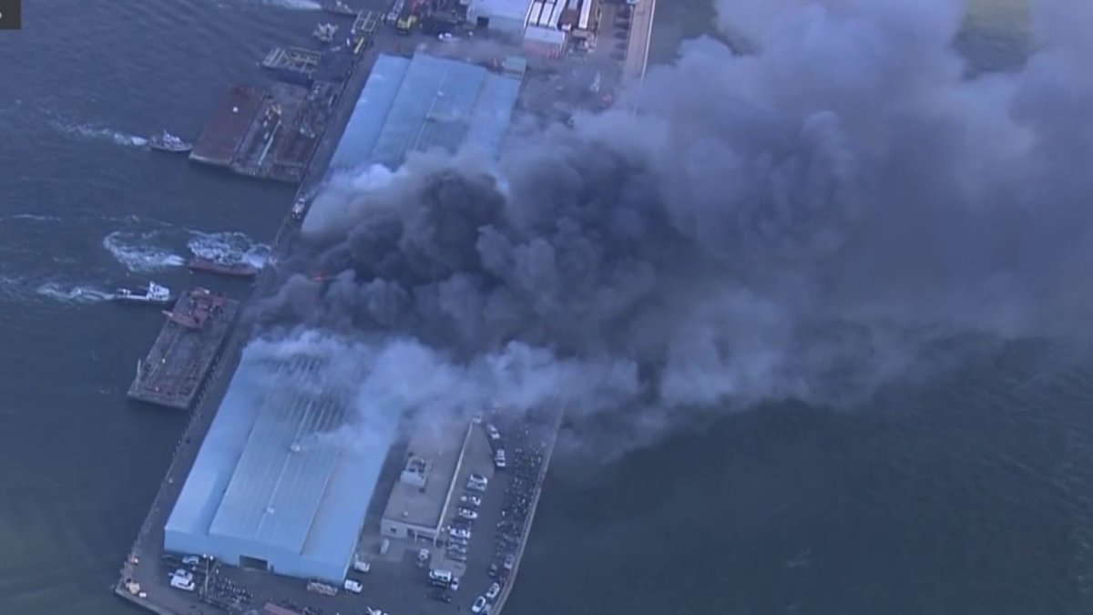 Massive Fire Breaks Out in Impound Lot in Red Hook, Brooklyn – NBC New York