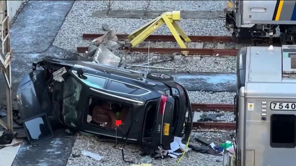 Car Plunges 5 Stories Into LIRR Train Yard in Brooklyn – NBC New York
