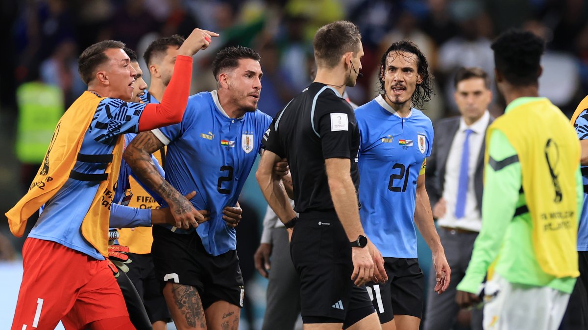 Uruguay Players Angrily Follow Refs Into Tunnel After World Cup