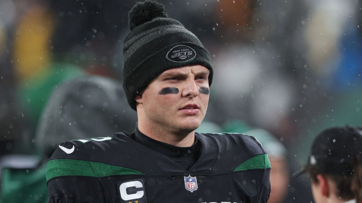 Jets Bench Zach Wilson for Chris Streveler in Ugly Jaguars Loss – NBC New York