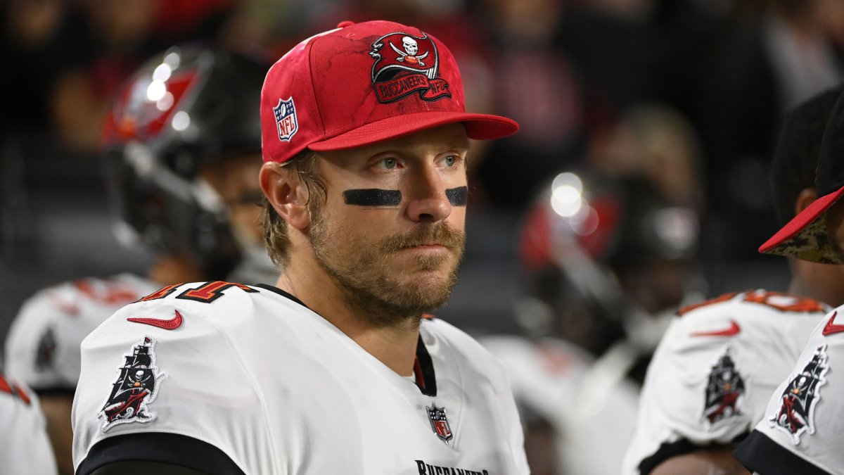 Buccaneers Quarterback Blaine Gabbert Helps Save Family in Helicopter ...