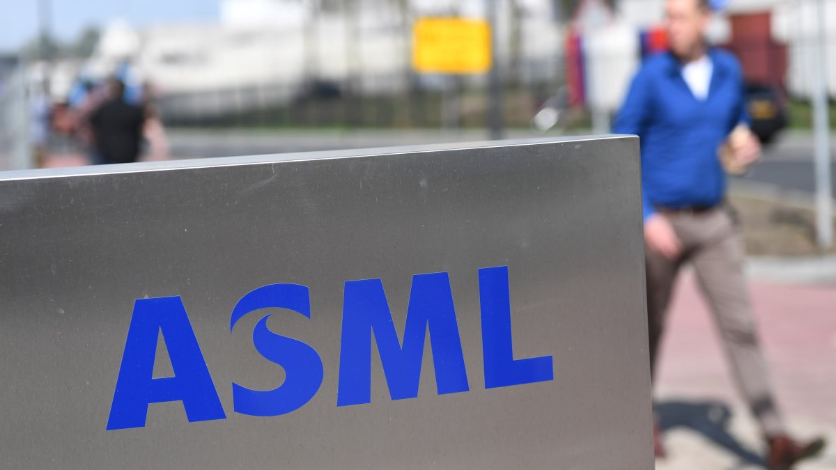 Semiconductor Giant ASML Sees 2023 Sales Surge; Says China Revenue to ...