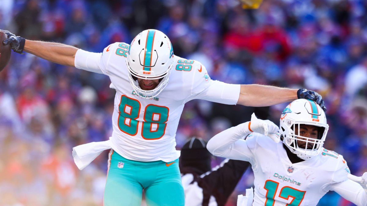 Dolphins’ Mike Gesicki Brings Back Griddy Dance Despite Promise to Stop ...