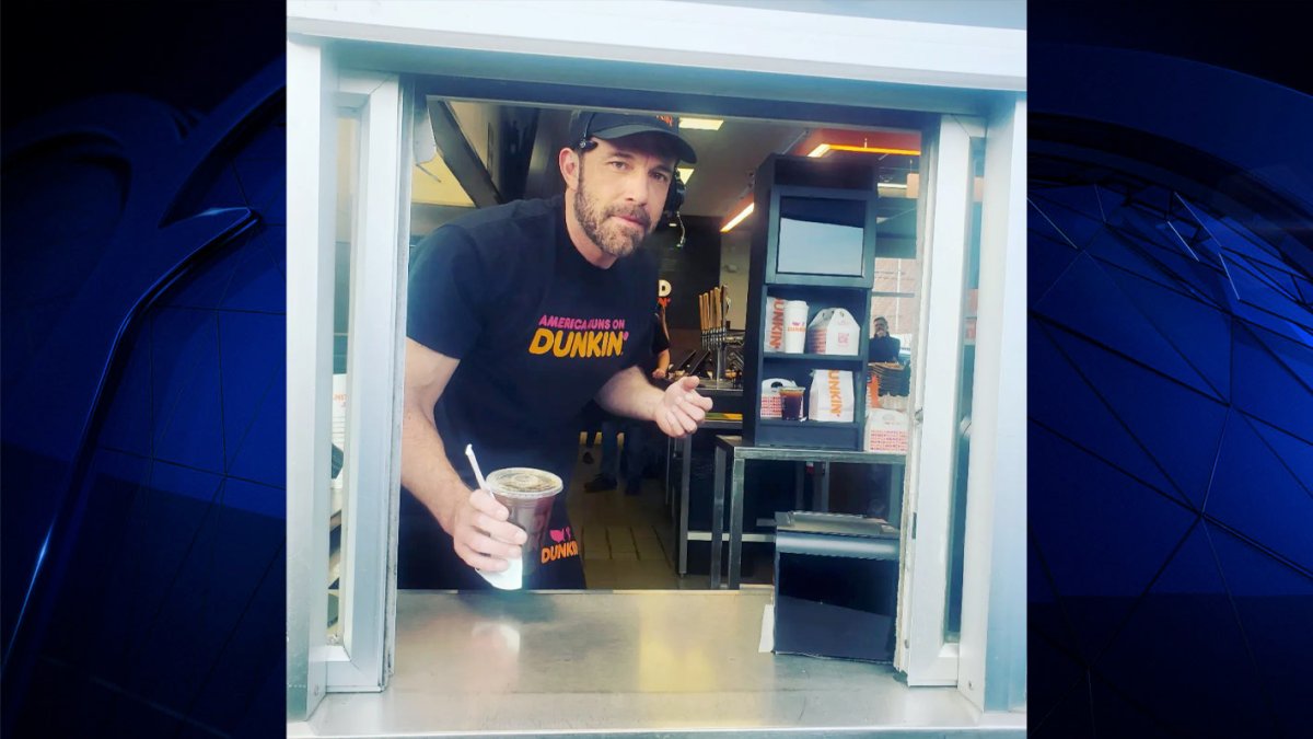 Ben Affleck Serves Dunkin’ at Medford, MA Drive-Thru: PHOTO – NBC New York