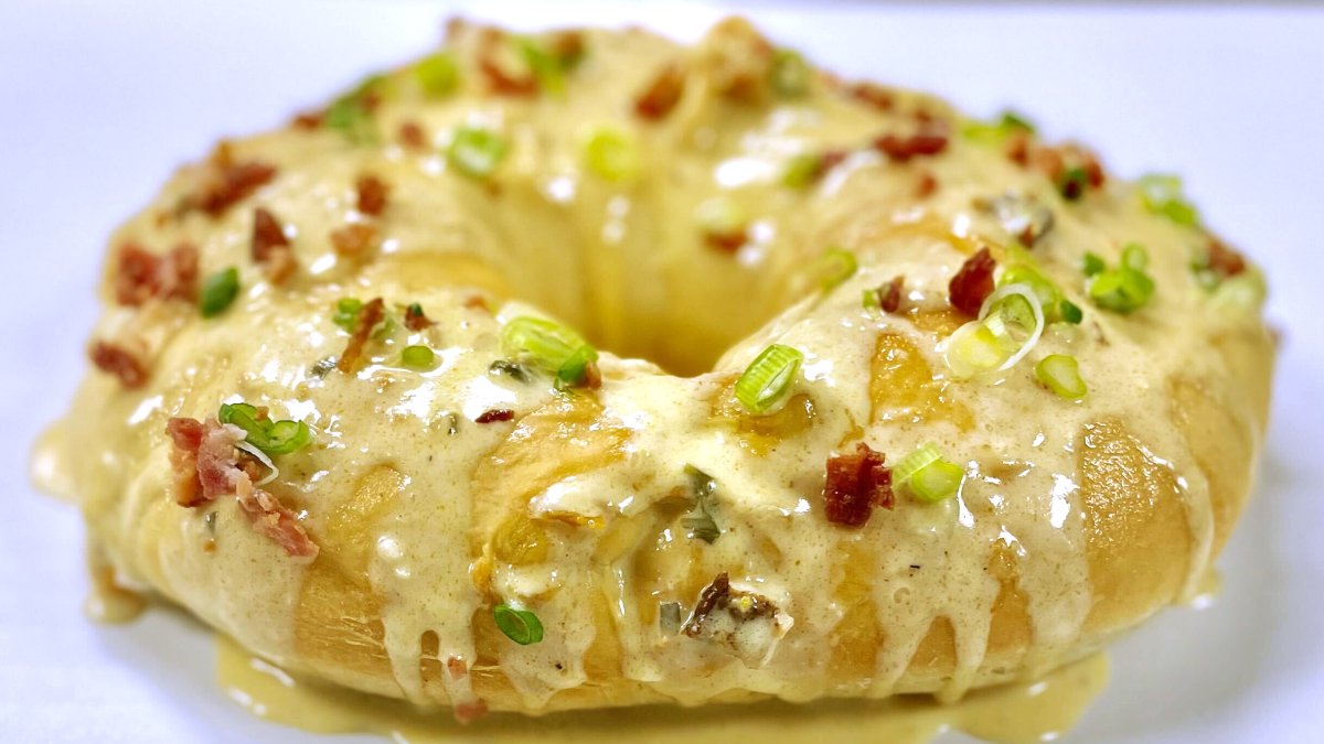 Crawfish King Cake Boosts Business for Alabama Shop for Mardi Gras ...