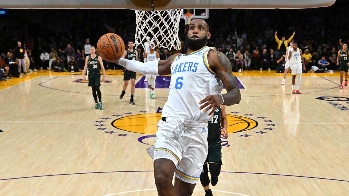 Greatest Dunks of LeBron James’ NBA Career – NBC New York