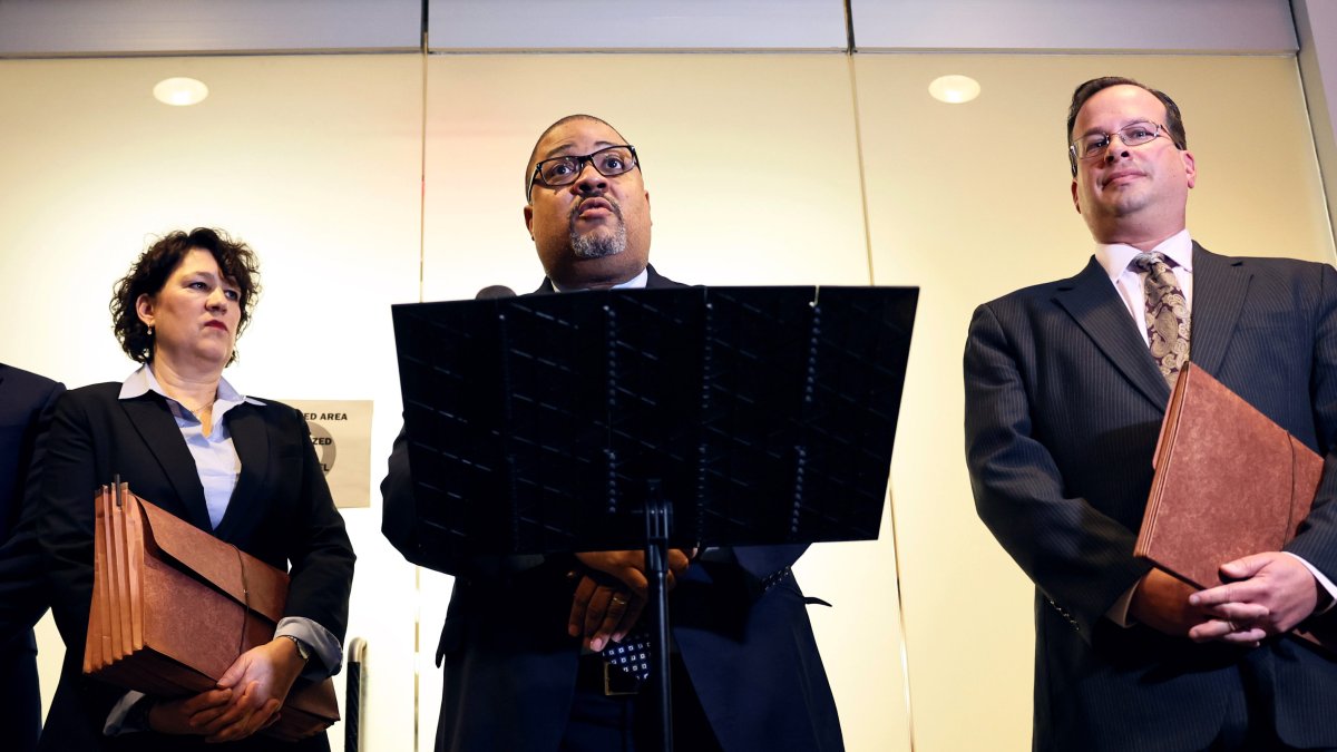 Manhattan Courthouse Watch: When Will Trump Grand Jury Vote? – NBC New York