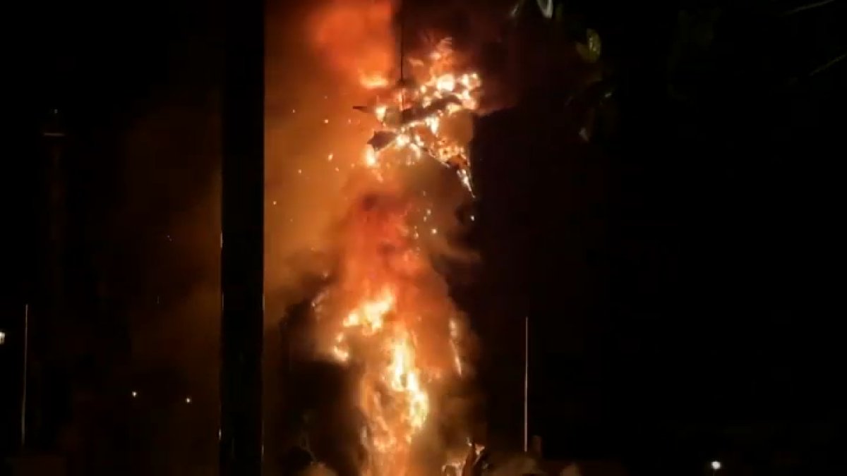 Giant Dragon Catches Fire During ‘Fantasmic!’ Show at Disneyland – NBC ...