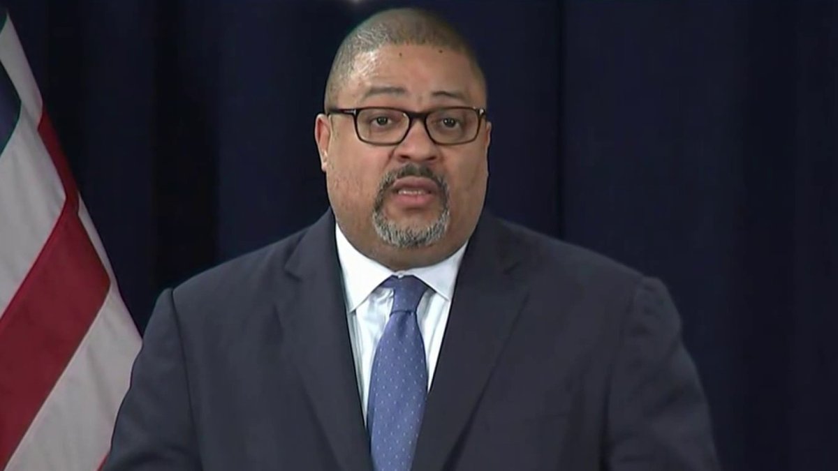 Letter Containing White Powder Sent to Manhattan DA Alvin Bragg – NBC ...