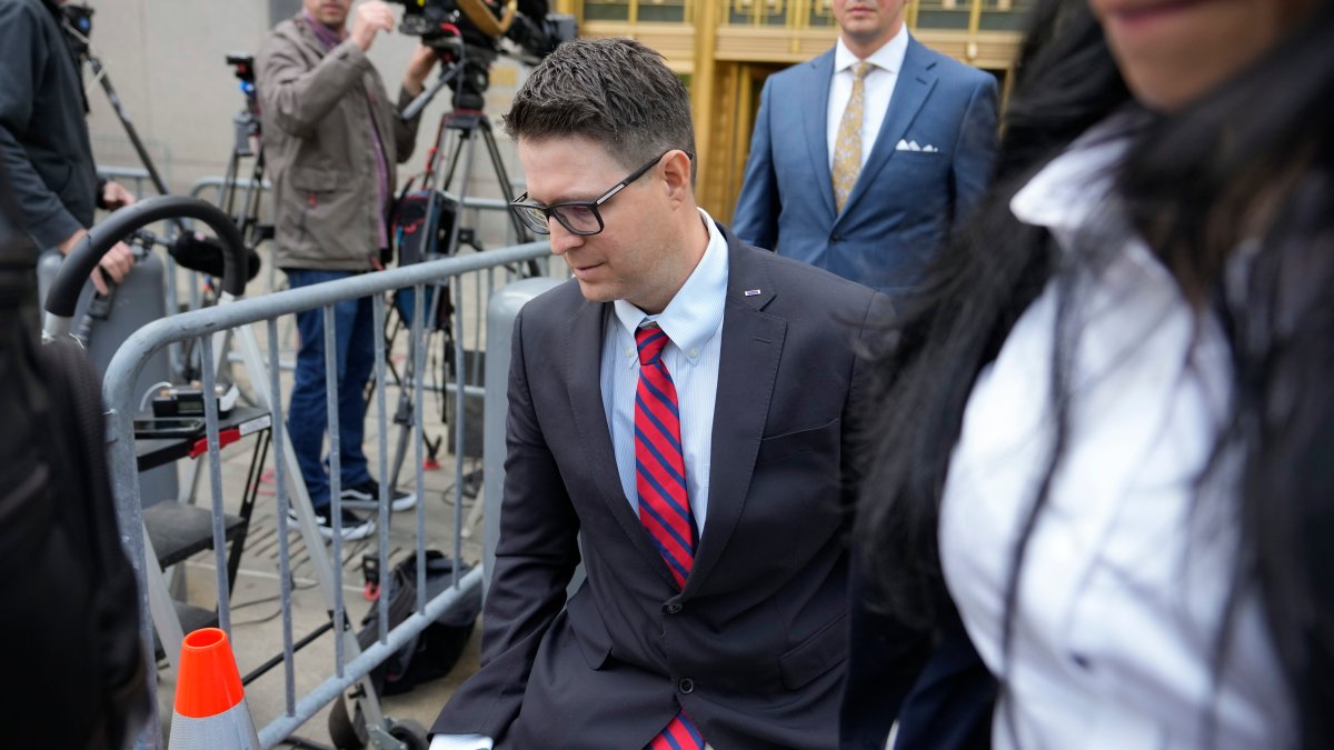 Trump Ally ‘We Build the Wall’ Founder Sentenced to Prison for Fraud ...