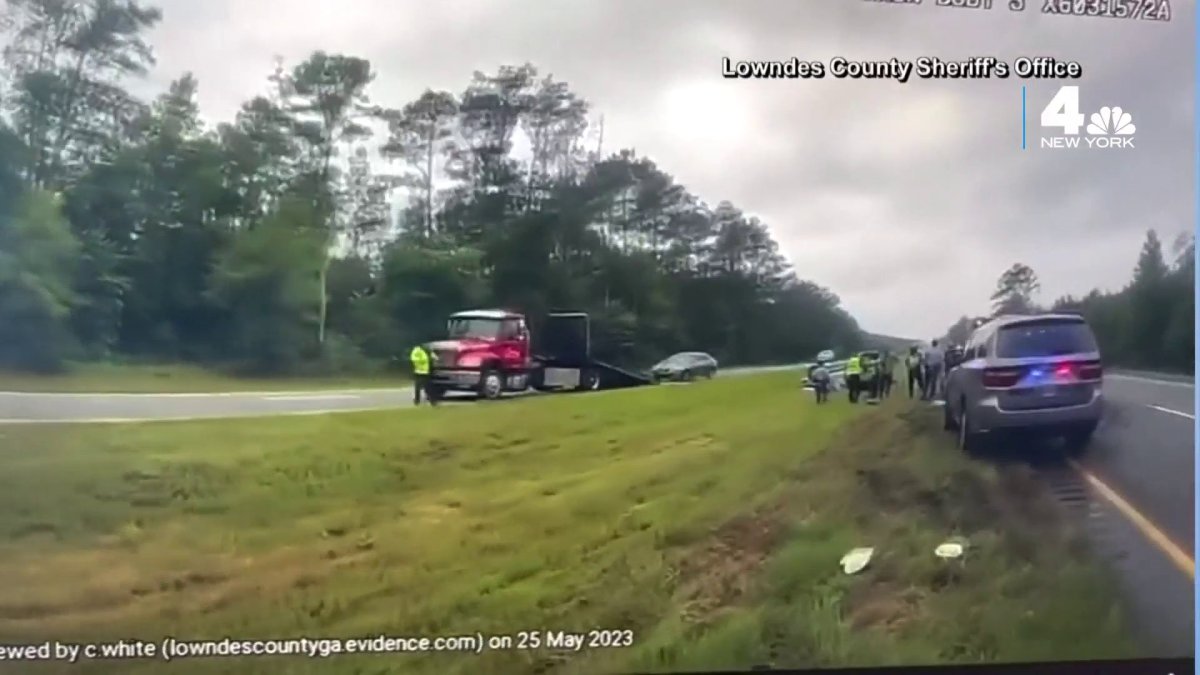 Wild Video Shows Car Flips Over Tow Truck in Georgia – NBC New York