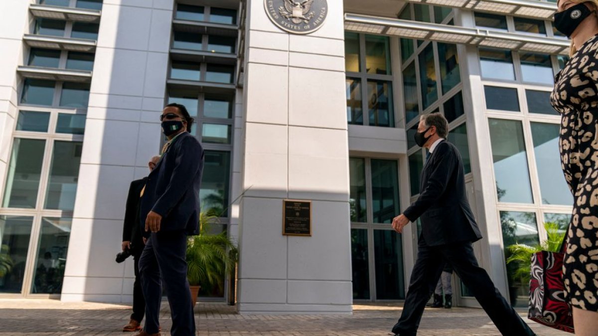 Gunmen Attack US Embassy Convoy in Nigeria, Killing 4 – NBC New York