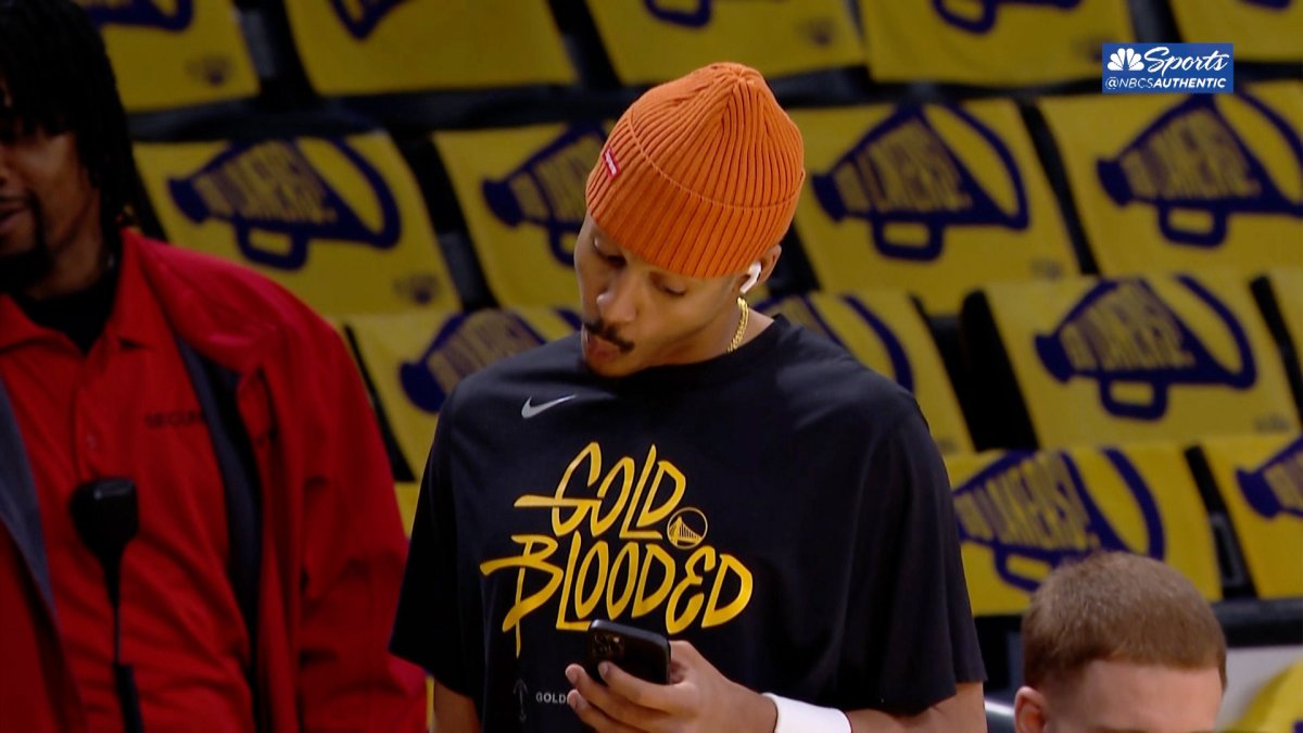 Warriors’ Jordan Poole Goes Viral for Pregame Phone Moment – NBC New York