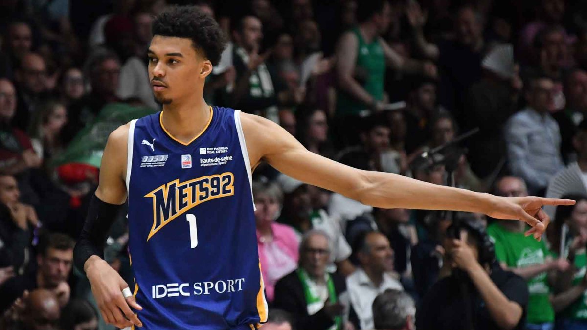 Victor Wembanyama Goes Old School With Disposable Camera Selfie – NBC ...