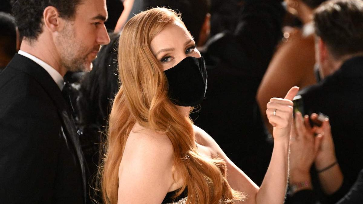 Jessica Chastain reveals why she wore a mask to the Oscars – NBC New York