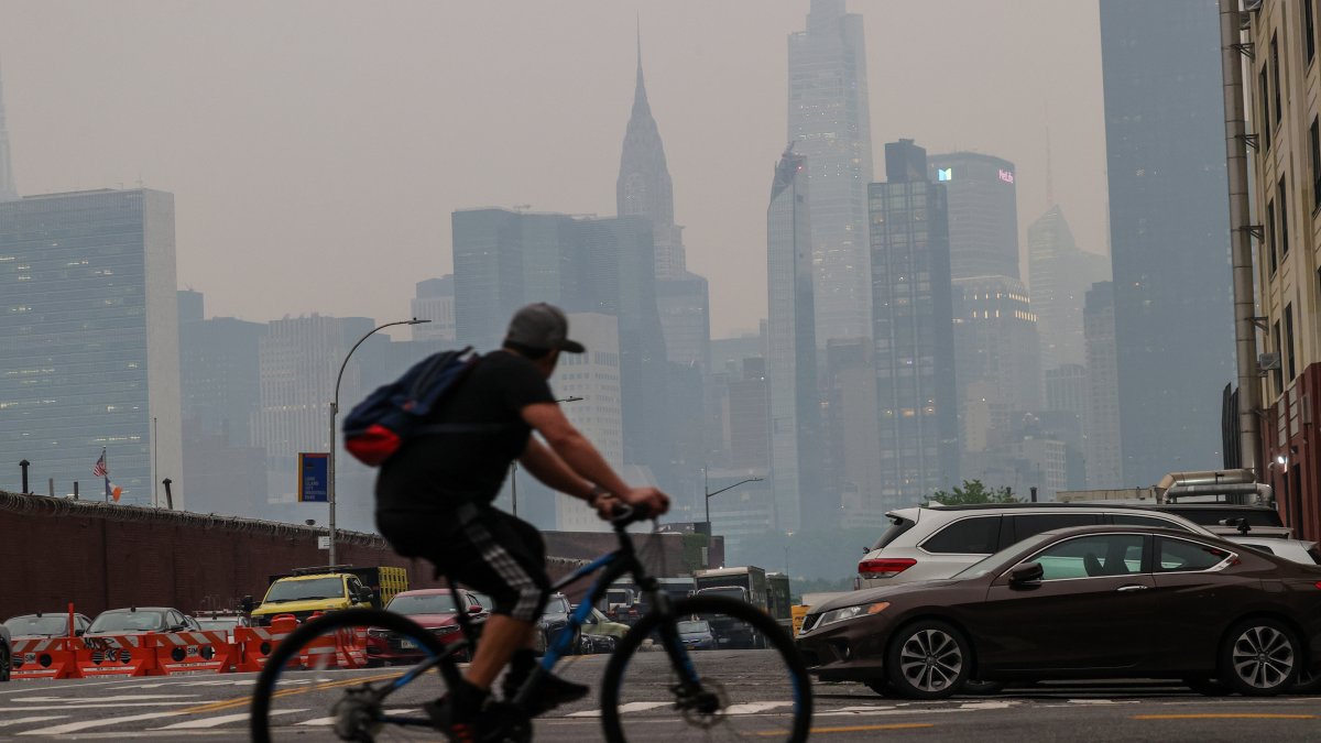NYC Air Quality: What are the health risks of wildfire smoke? Who is ...