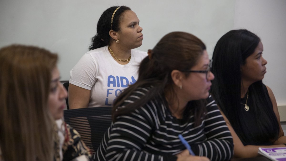 Migrant crisis: NYC to open new Asylum Application Help Center – NBC ...
