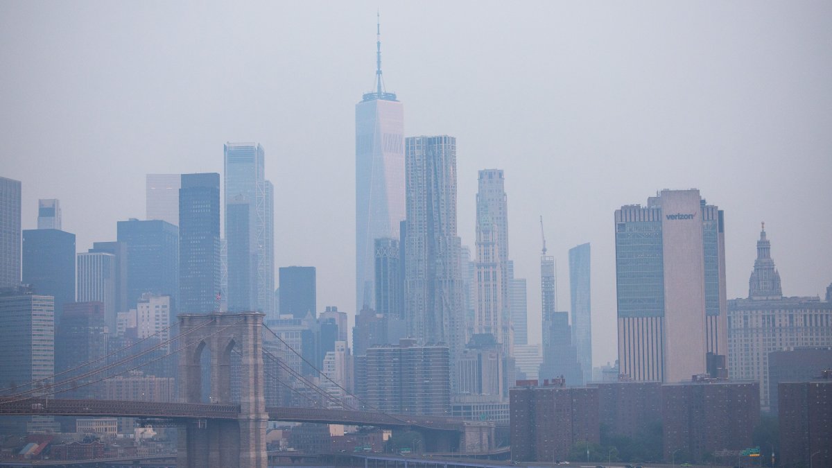 Live cameras show what NYC looks like blanketed in smoke from Canadian ...