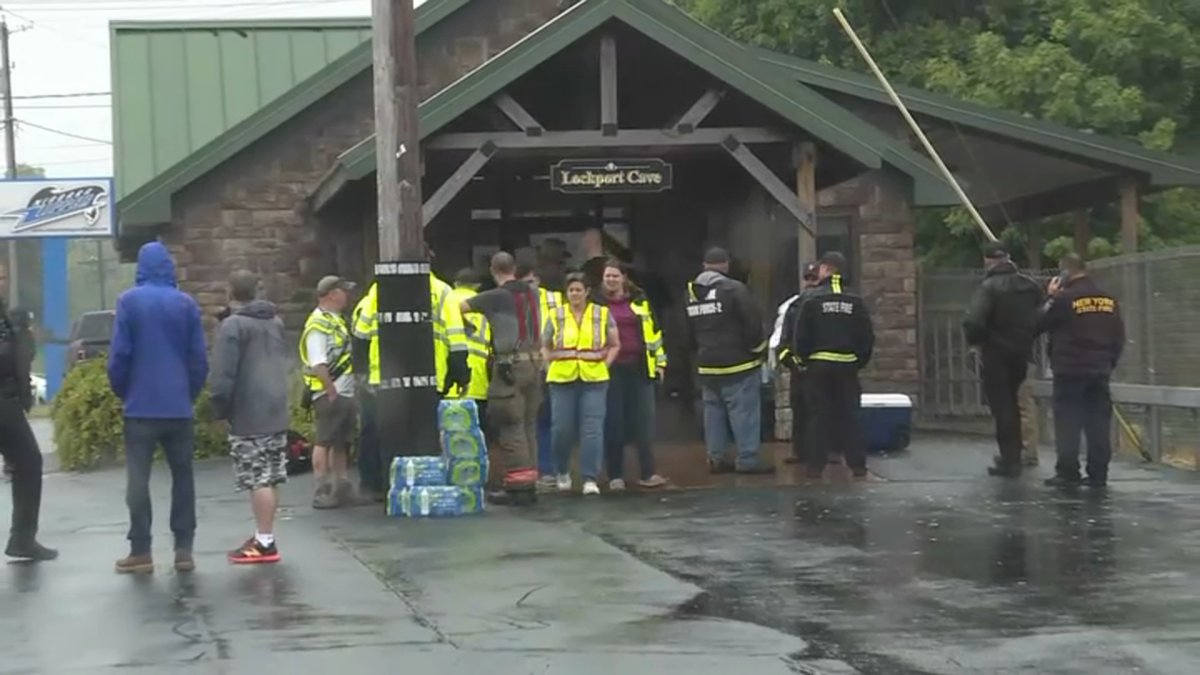 Lockport tour boat passenger describes harrowing fight to breathe in ...
