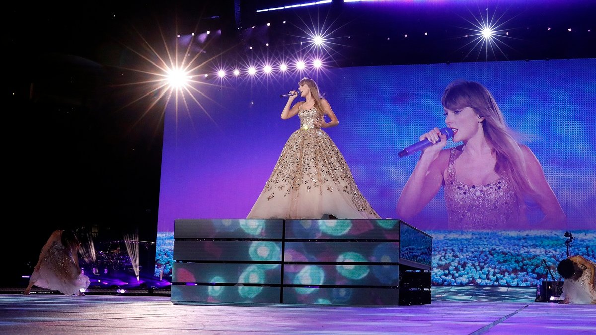 Taylor Swift Shares Pride Month Message at ‘Eras Tour’ Stop in Chicago ...