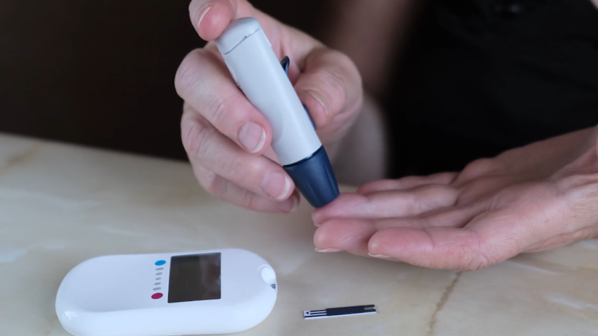 Finger prick blood test could revolutionize Alzheimer’s disease ...